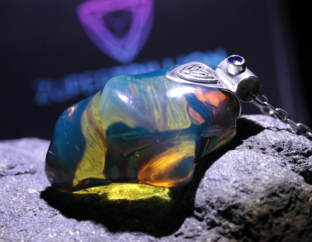 Blue Amber Blue Sapphire Pendant Rarest Ultra Quality Crystal Necklace ...