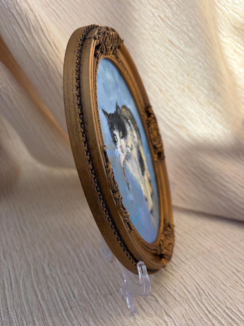 Handmade Oil Painting: Black and White Cat With Prey, Gold Oval Frame ...