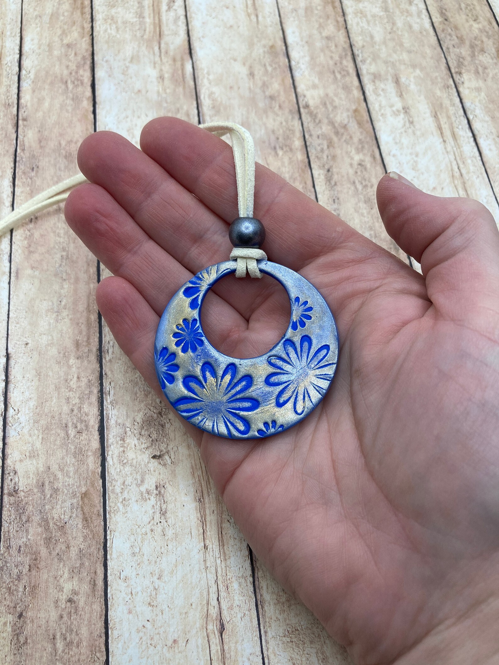 Round Flower Pendant Necklace | Etsy