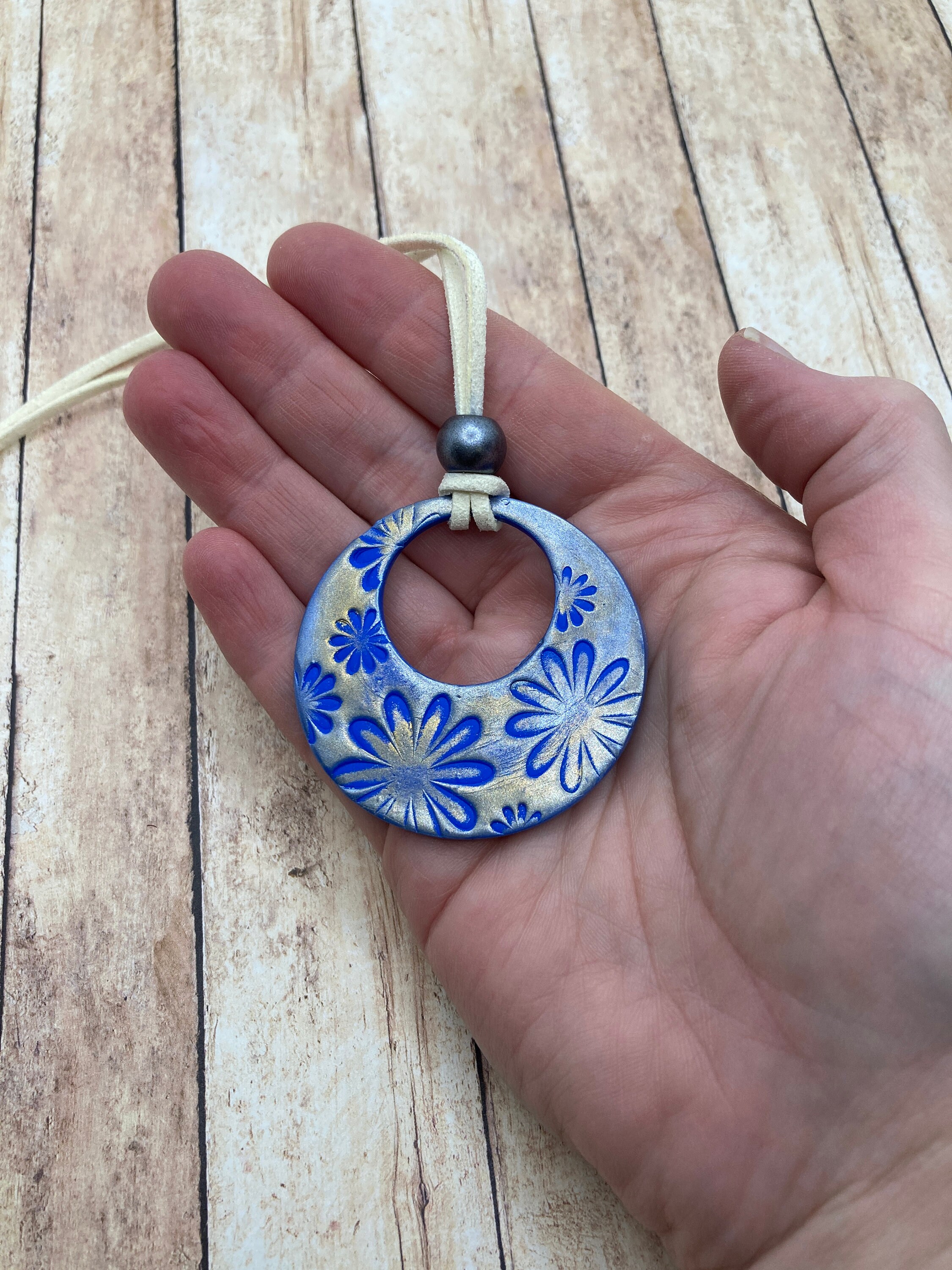 Round Flower Pendant Necklace | Etsy