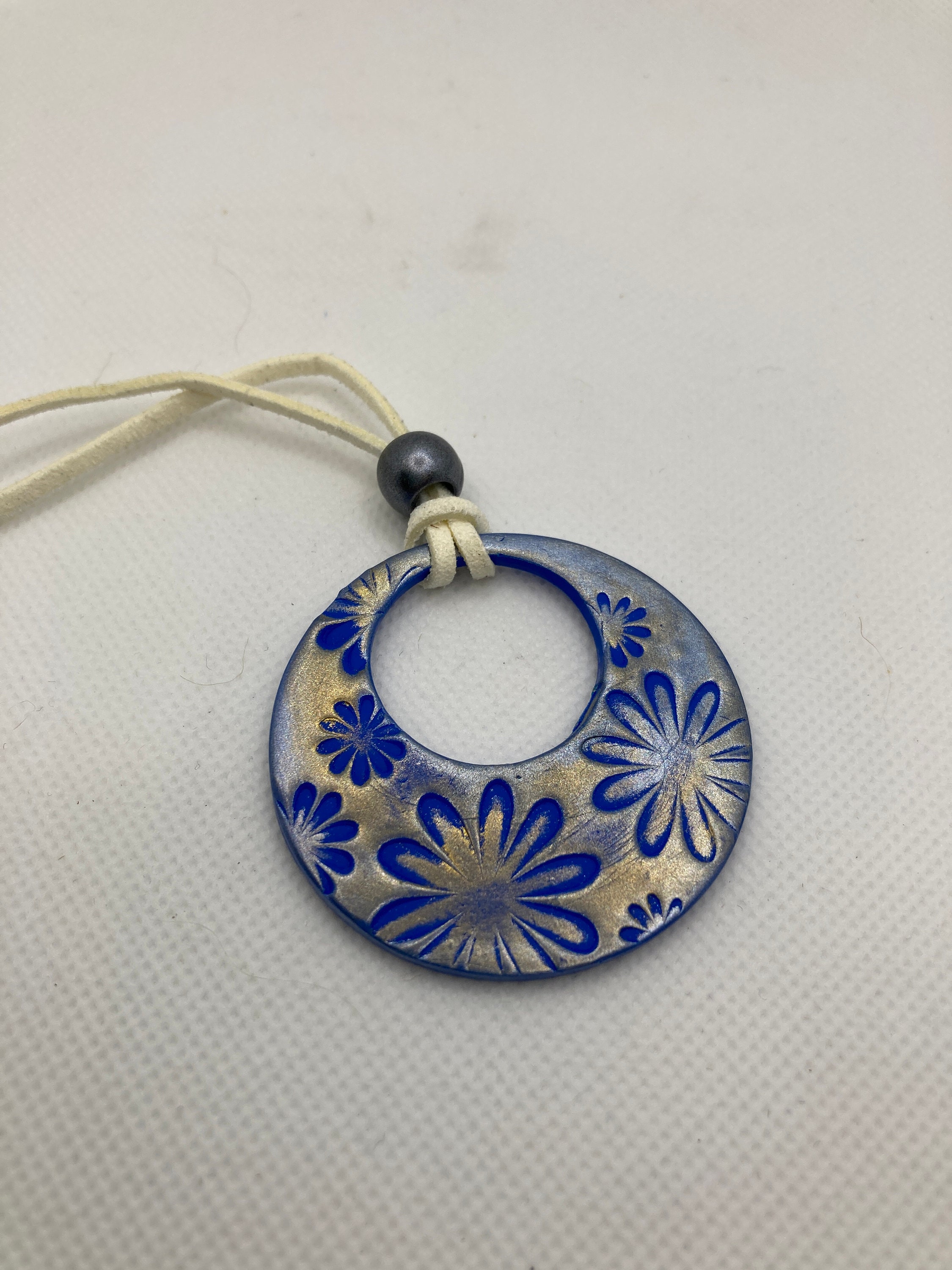 Round Flower Pendant Necklace | Etsy