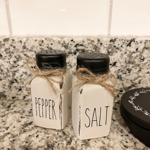 Country Salt & Pepper Shakers / Farmhouse Style/ Rustic Decor/ | Etsy