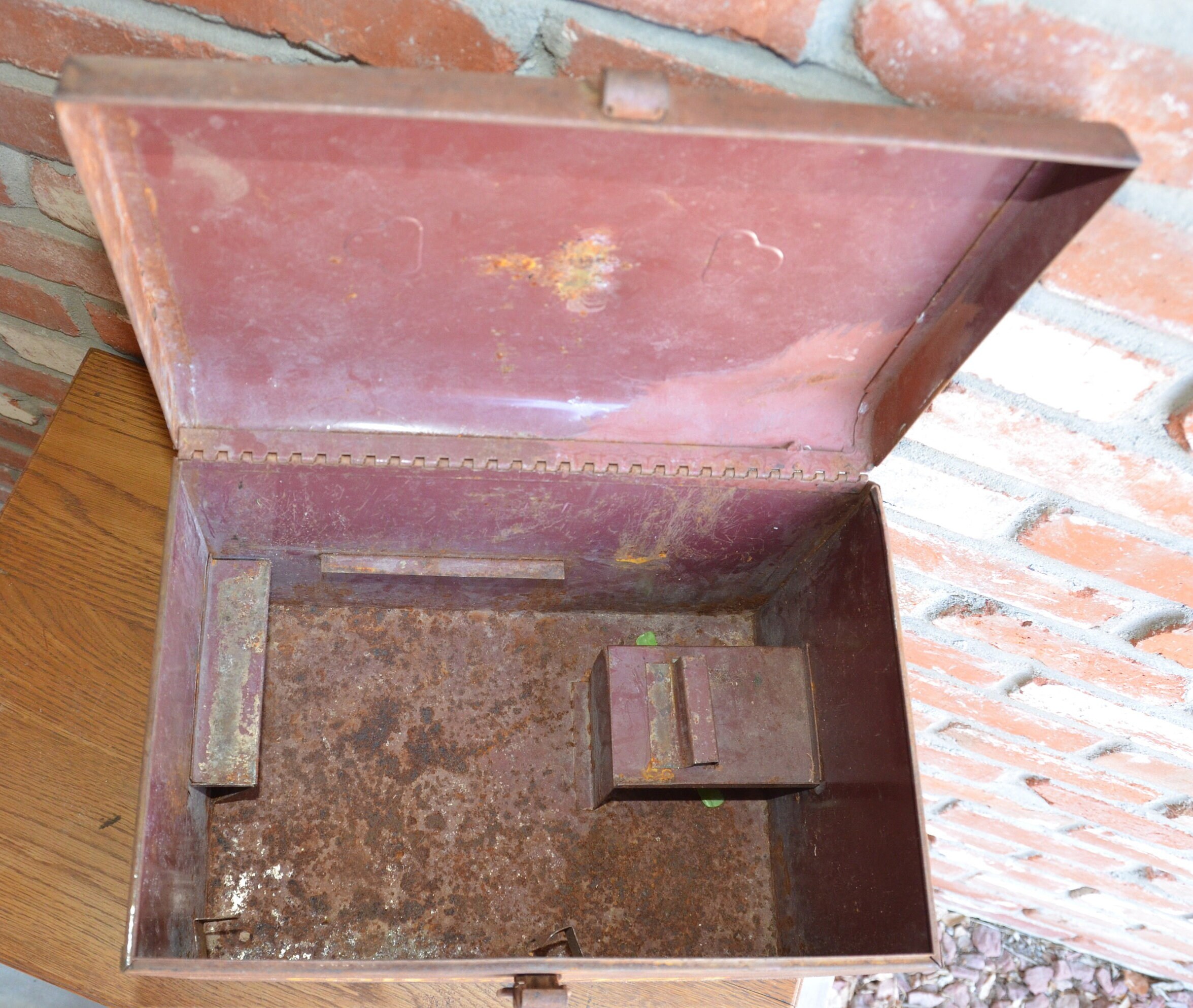 Vintage Skilsaw Tool Box Rusty Metal Box Old Caddy W/ Handle Desk ...