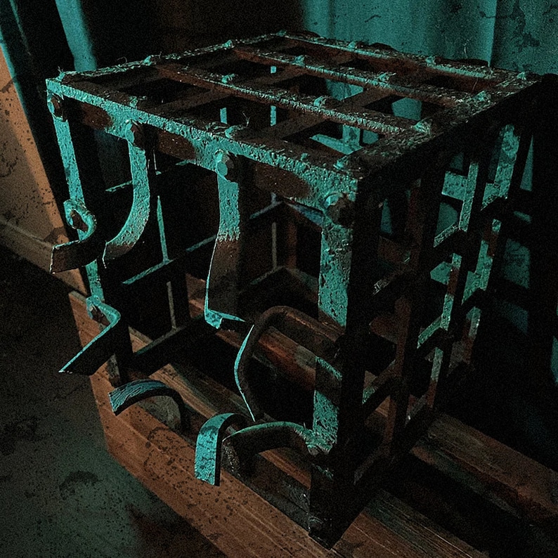 Thirteen Ghosts the Jackal Cage Replica Prop - Etsy
