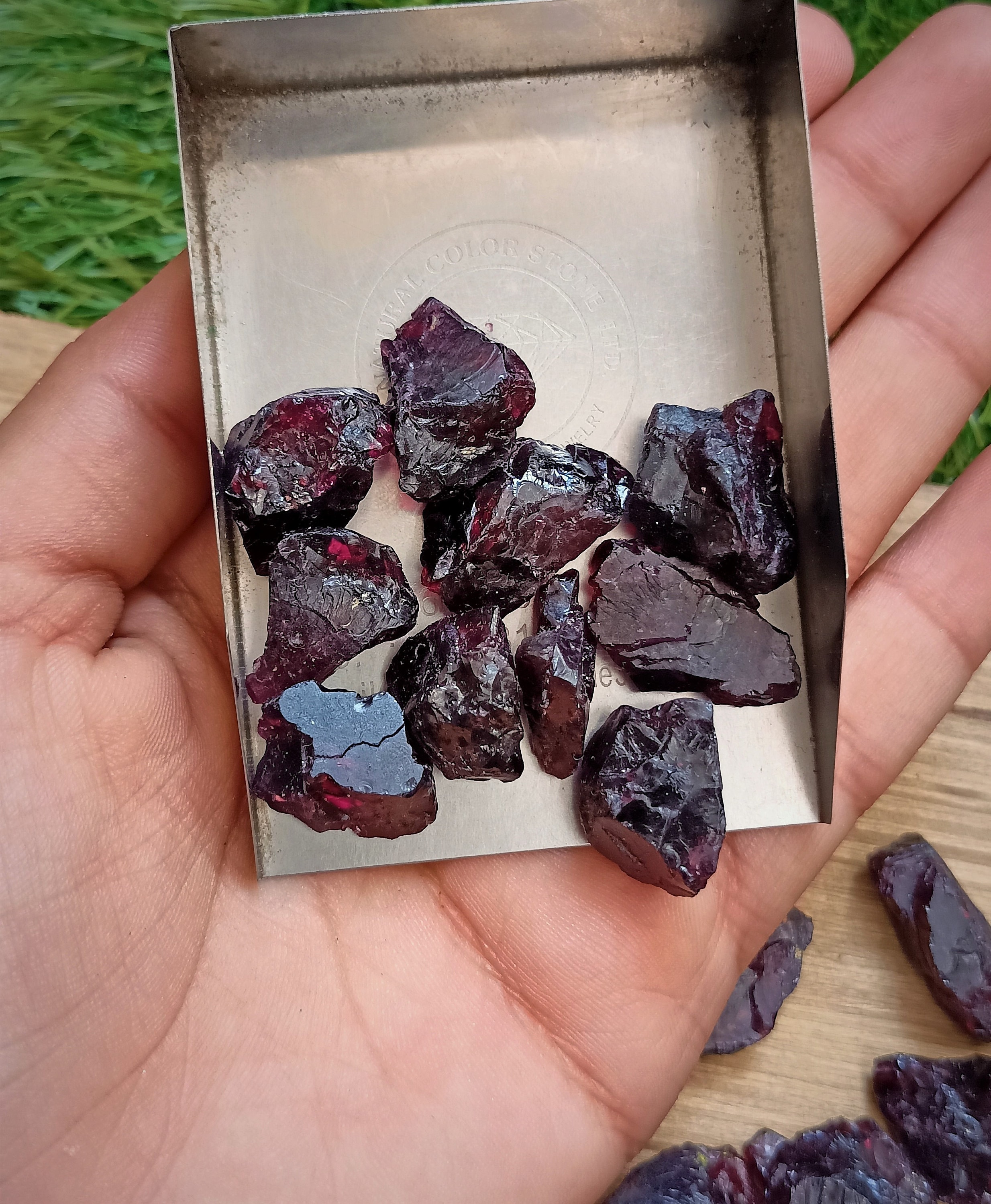 Garnet stone raw store