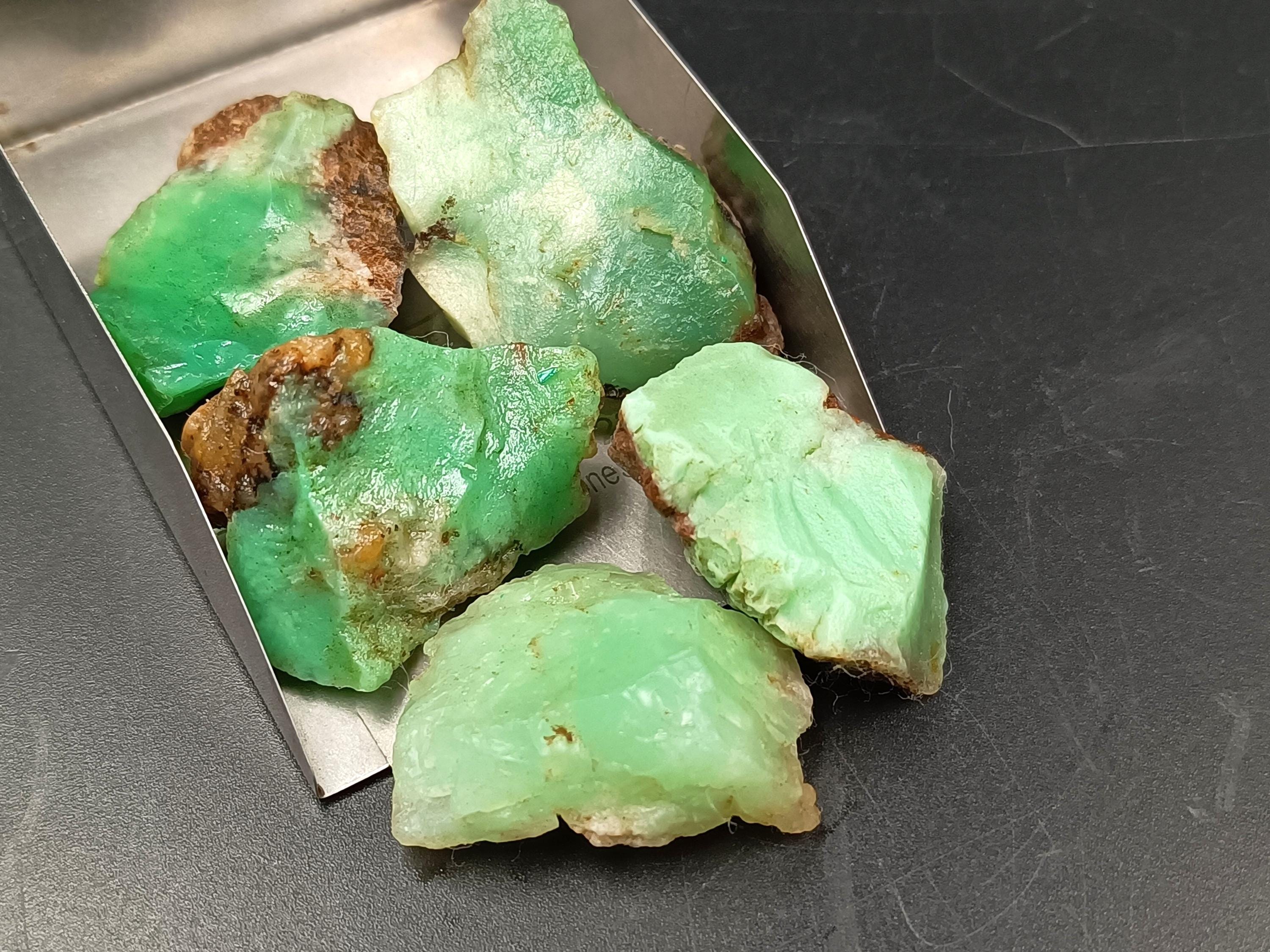 Natural Raw Chrysoprase Stone, Rough Gemstone, Green Rocks, Chrysoprase ...