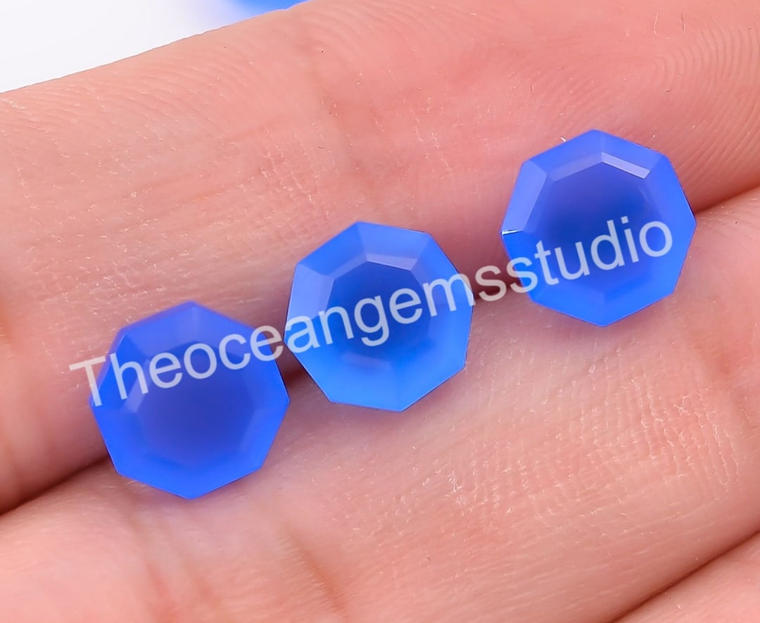 Pietra preziosa naturale di forma ottagonale di calcedonio blu, pietra ...