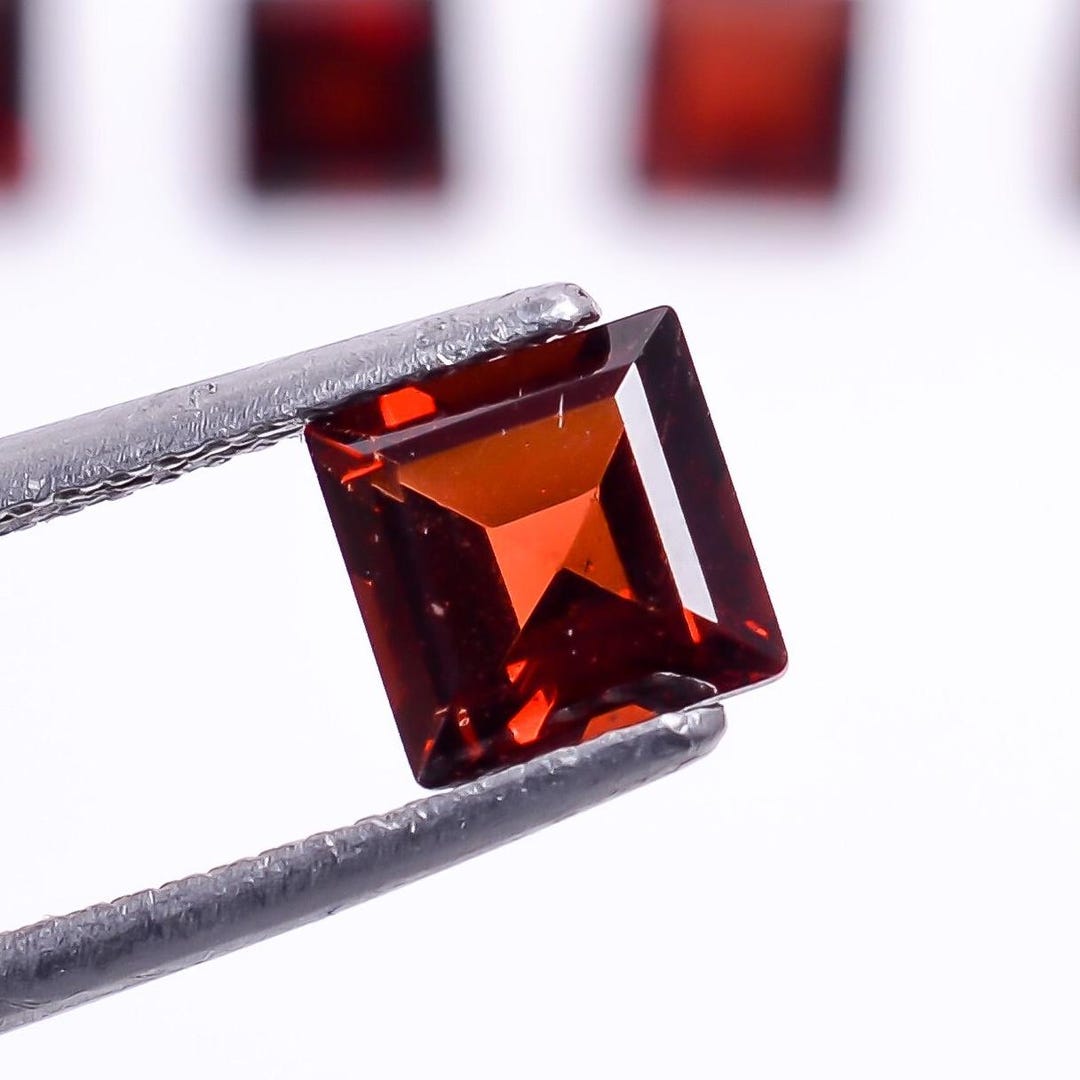 Mozambique Garnet Loose Gemstone: Square Brilliant Cut, Calibrated Size ...