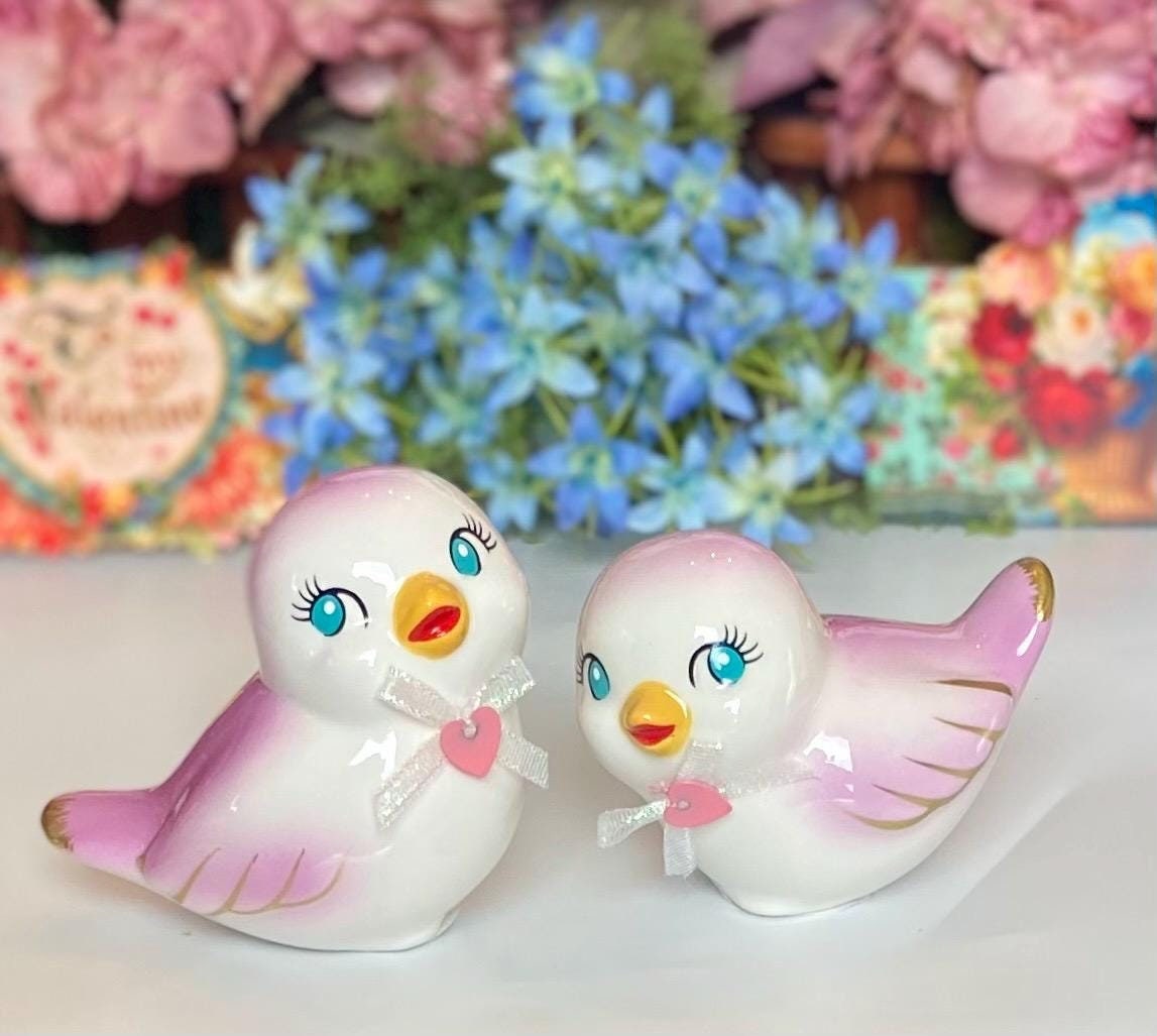 Cute Retro Look Springtime 22kt Gold Easter Love Bird Songbird Pair ...