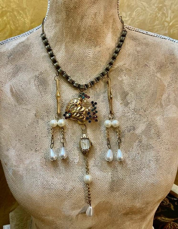 Pearly girl, lovely modernist - Gem