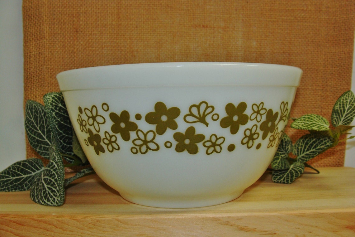 Pyrex 7 Spring Blossom Crazy Daisy pattern mixing bowl 1 | Etsy