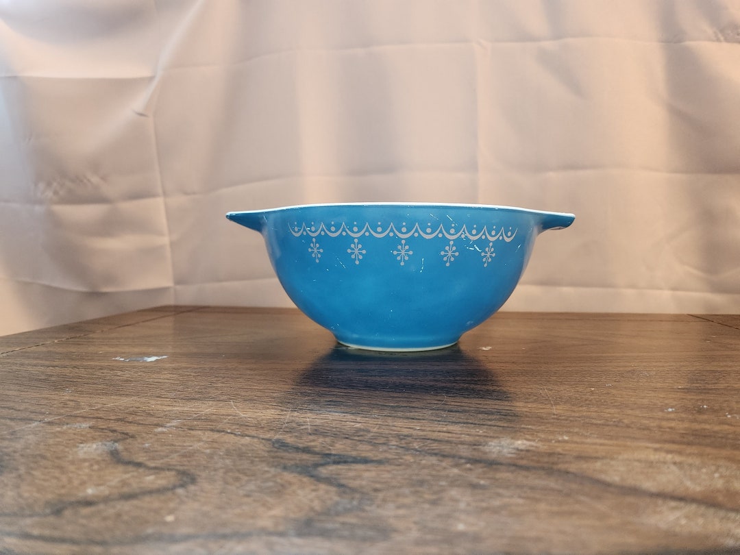 Pyrex Snowflake Blue Garland Cinderella Mixing Bowl, 442, 1 1/2 QT ...