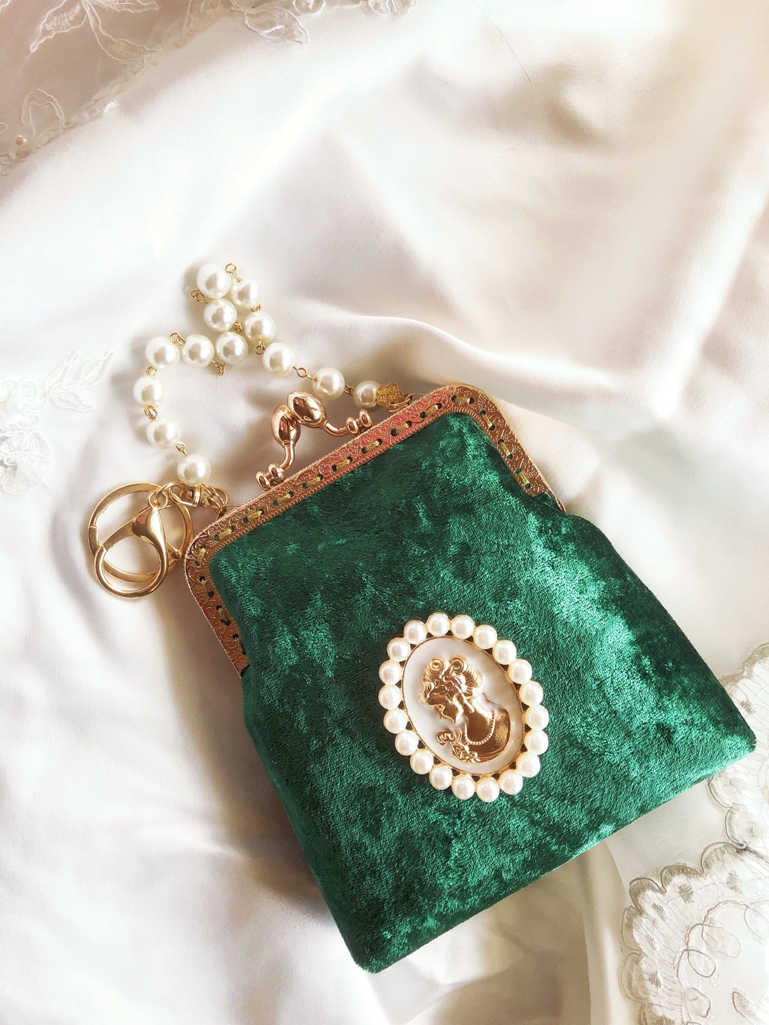 Emerald Velvet Kisslock Coin Purse: Vintage Style Evening Bag With ...