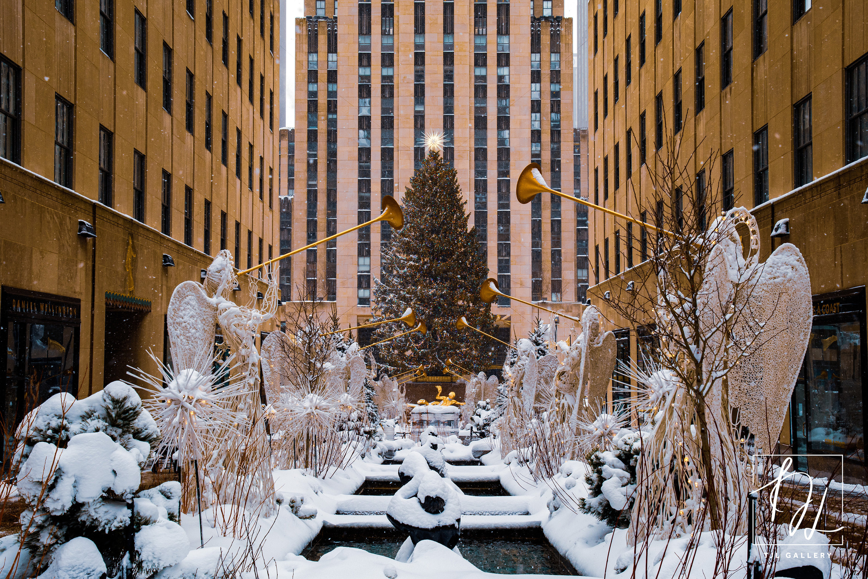 Rockefeller Christmas Tree Print, Seasonal Home Decor, New York Snow ...