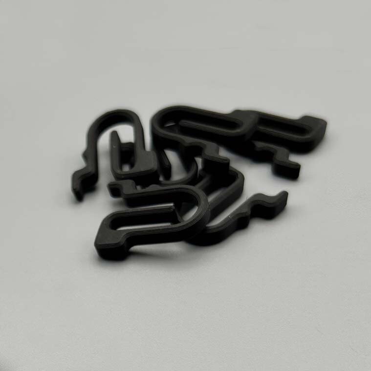 Clips para cables para facilitar el guiado de los cables en el tablero ...