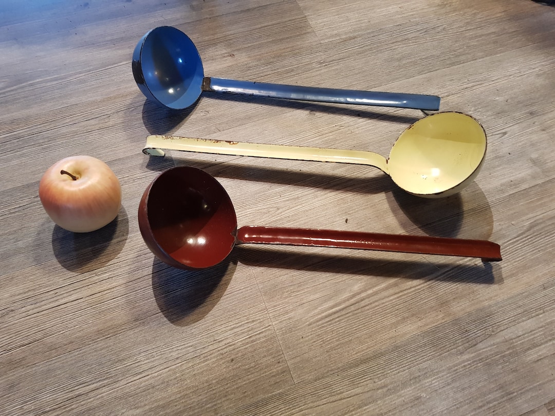 Ensemble,lot,trio,3,louches,ancienne,métal emaillé,rouge,bleu,jaune ...