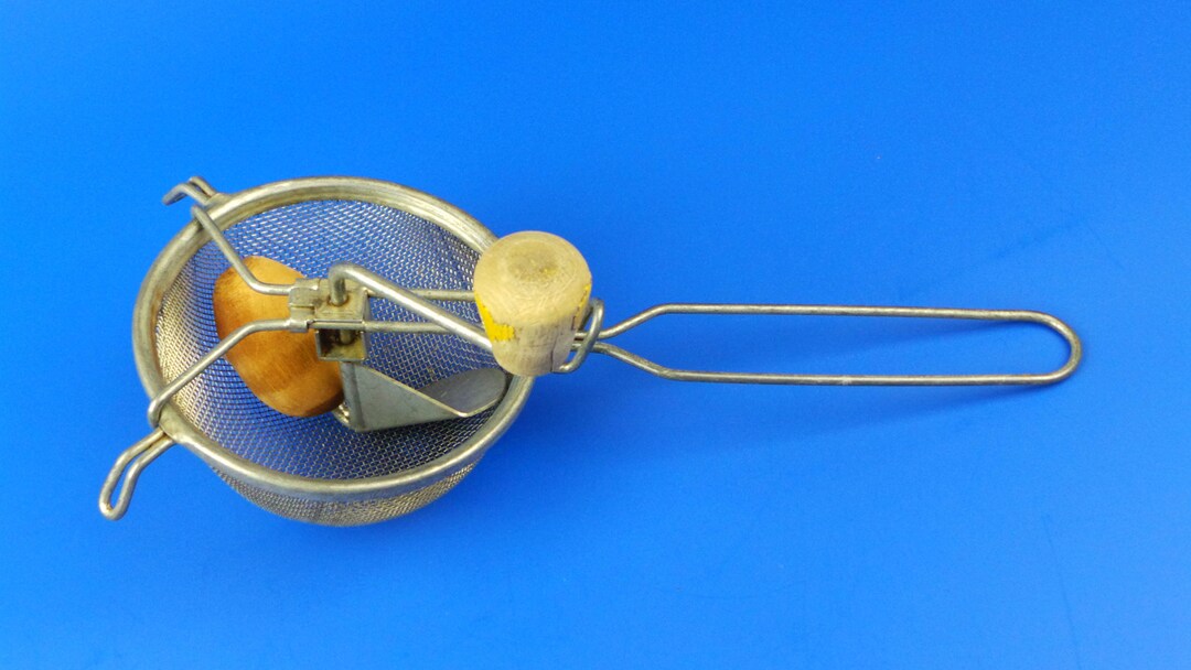 Vintage Manual Tomato Press Vintage Metal Fruit Press Retro Kitchen ...