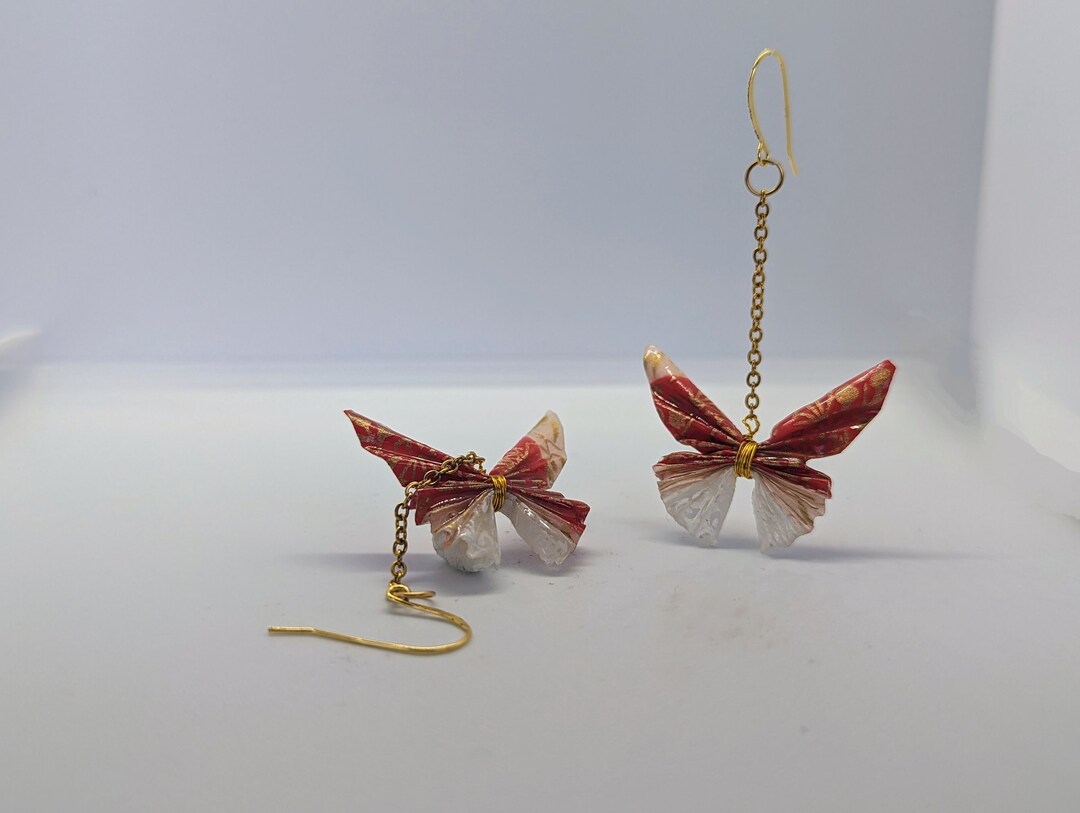蝶々 赤に金の和柄 -japanese Origami Butterfly Gold Wagara on Red Pattern Yuzen ...