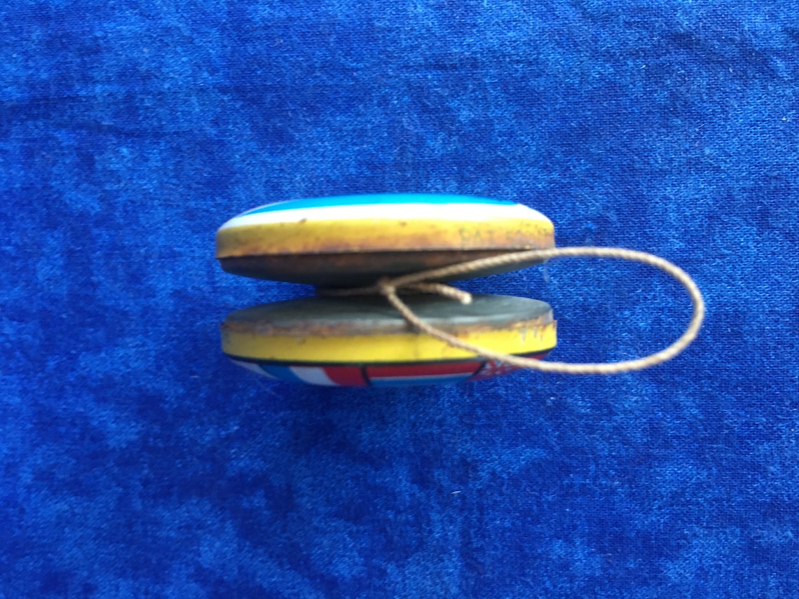 Vintage Yo Yo That is the Size of a Silver Dollar. - Etsy
