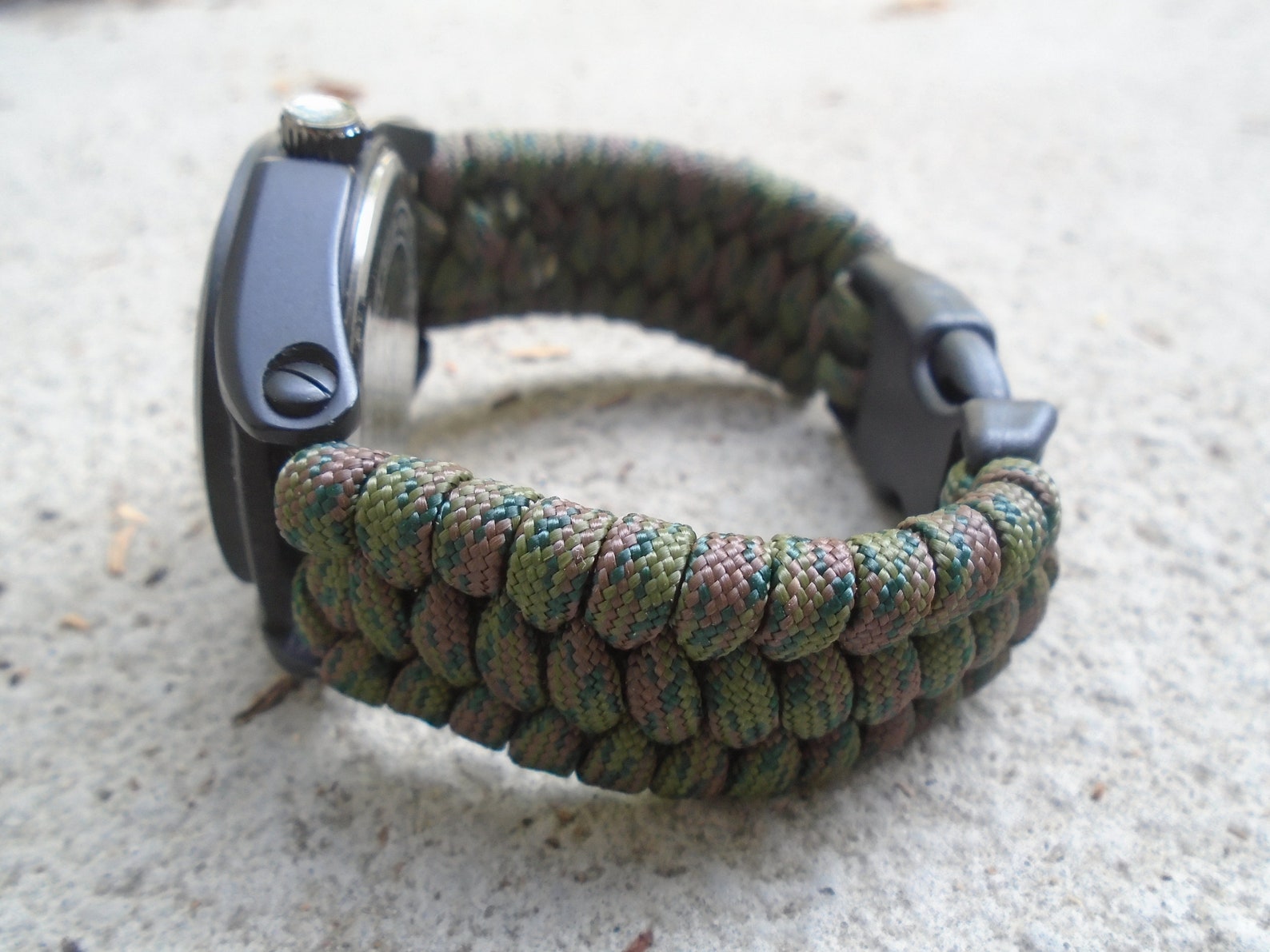 Paracord 550 Watchband With Adjustable Shackle and Clip Solid & Camo ...