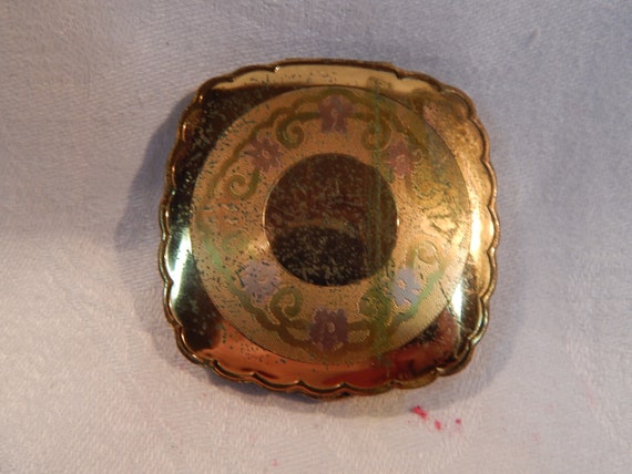 Vintage Ladies Gold tone compact - Gem
