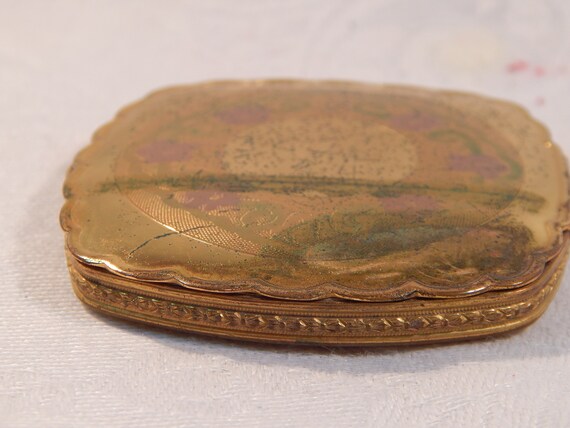 Vintage Ladies Gold tone compact - Gem