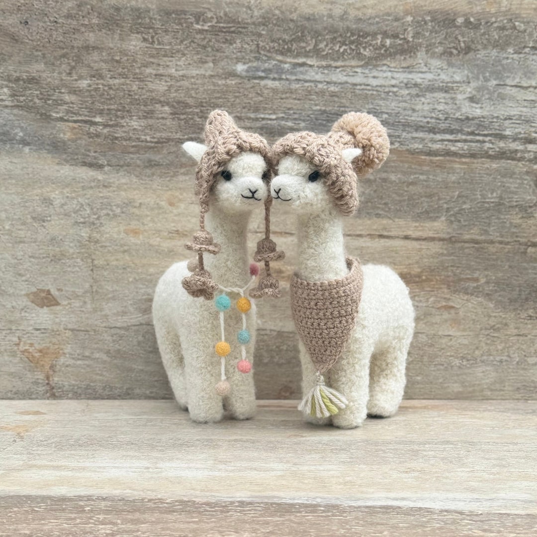 Alpaca Couple With Beautiful Hats and Neck Accesories /unique Needle ...
