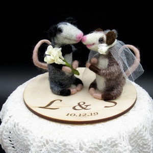 Possum Wedding Cake Topper Opossum Groom and Bride Wedding Gift - Etsy