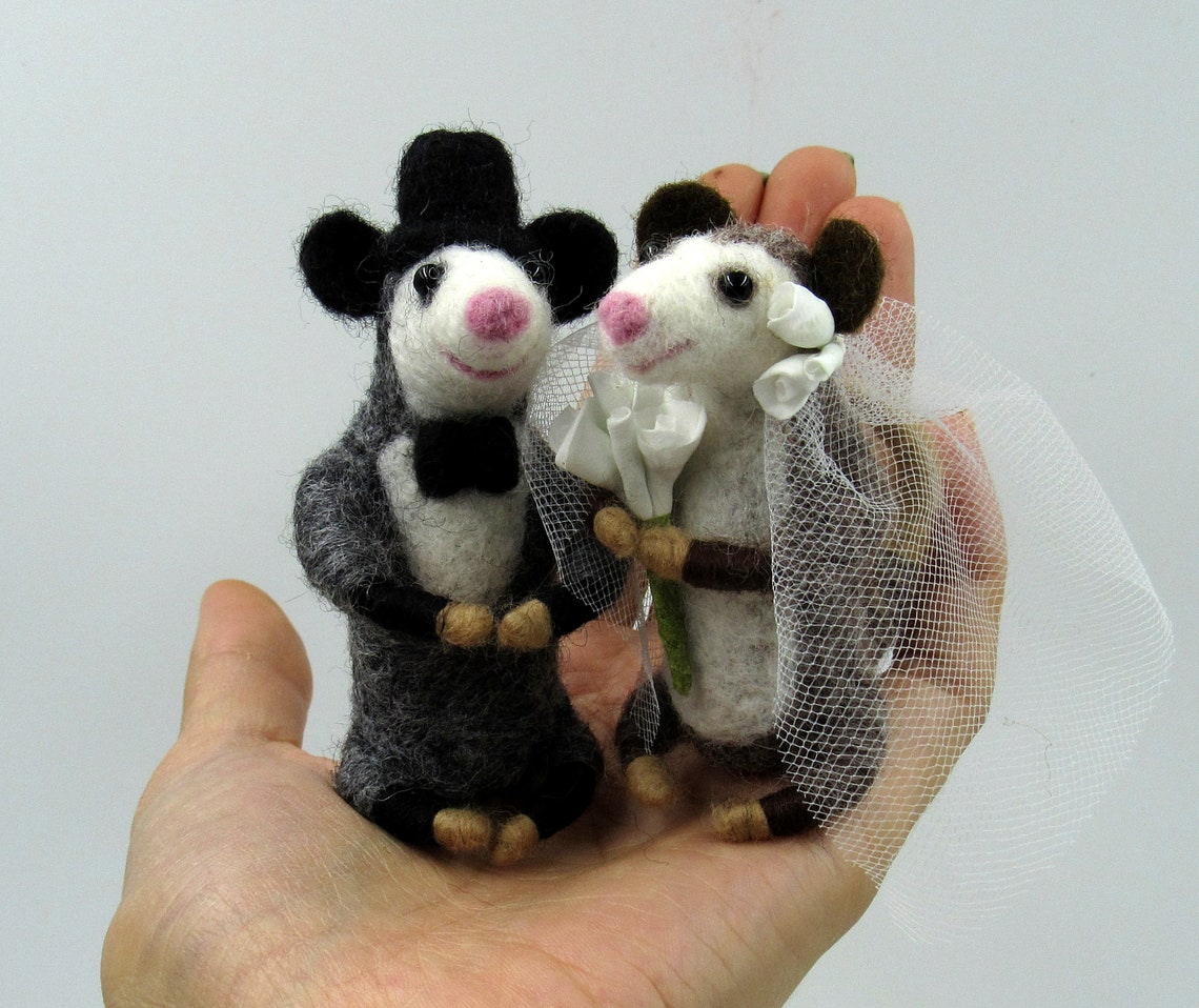 Possum Wedding Cake Topper Opossum Groom and Bride Wedding Gift - Etsy