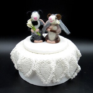 Possum Wedding Cake Topper Opossum Groom and Bride Wedding Gift - Etsy