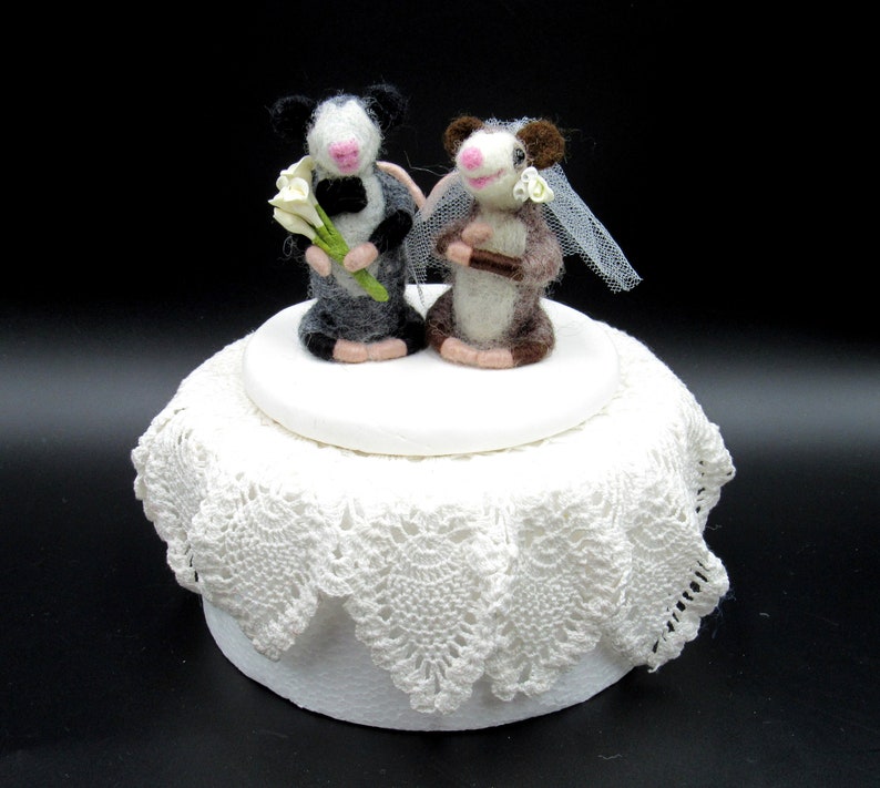 Possum Wedding Cake Topper Opossum Groom and Bride Wedding Gift - Etsy
