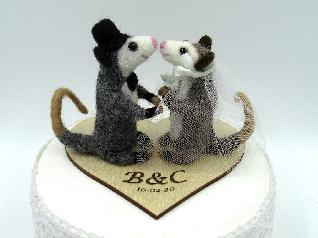 Possum Wedding Cake Topper Opossum Groom and Bride Wedding Gift - Etsy