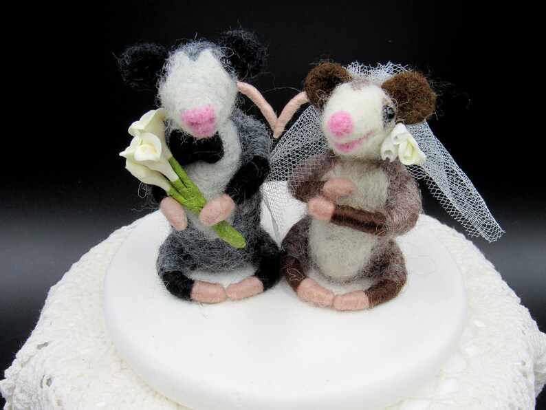 Possum Wedding Cake Topper Opossum Groom and Bride Wedding Gift - Etsy