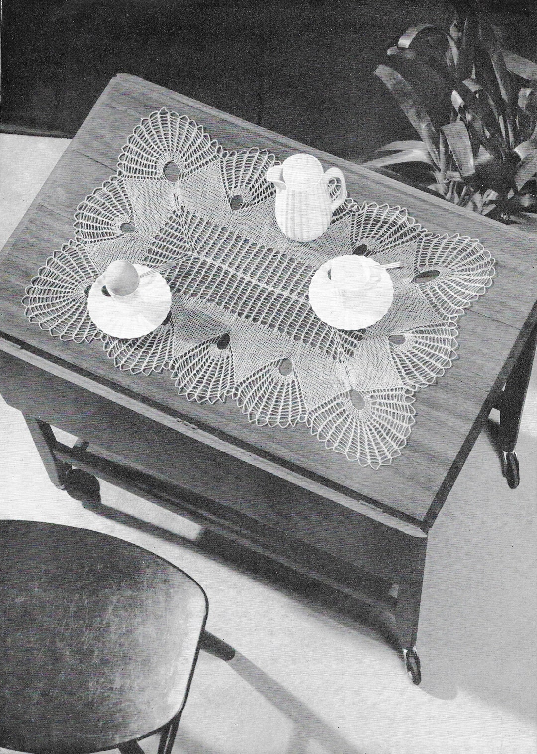 Vintage Knitting Pattern Delicate Table Cloth/ Runner Vintage Home ...