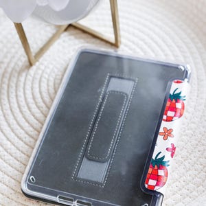 Cute Cat Clear Back + Handstrap Kindle Case | 12th Gen Paperwhite ...