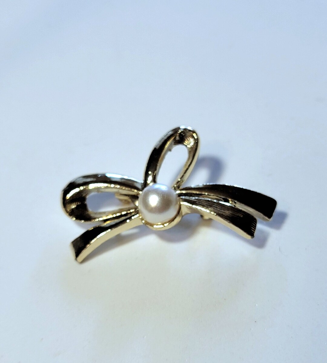 Vintage Gerry's Bow Pin, Bow Shaped Pin, Gold Tone Metal Pin With Faux ...