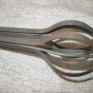 Old Vintage Chippy Shabby Farm House Rotary Egg Beater Well Worn Rusty ...