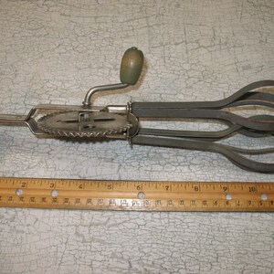 Old Vintage Chippy Shabby Farm House Rotary Egg Beater Well Worn Rusty ...