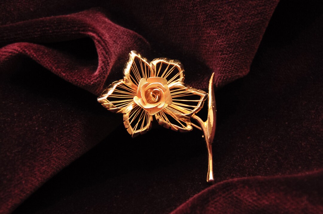 Golden Flower Pin Vintage, Brooks Jewelry, Gold Tone Brooch, Floral ...