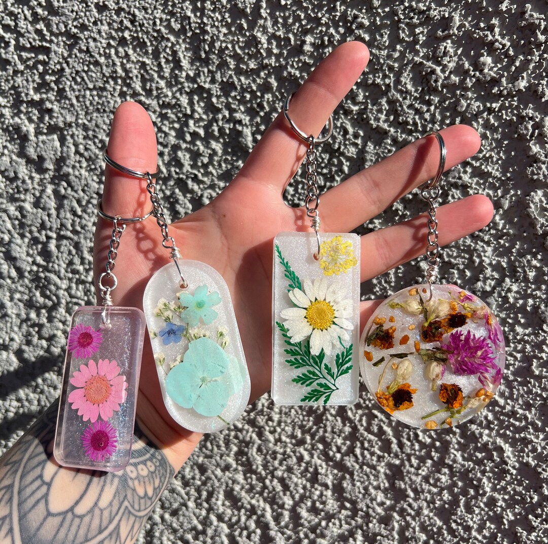 Floral Resin Keychains, Floral Keychain, Keychain, Flower, Handmade ...