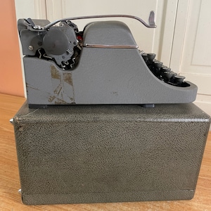 Working 1951 Vintage Tower Tabulator Portable Typewriter W New | Etsy