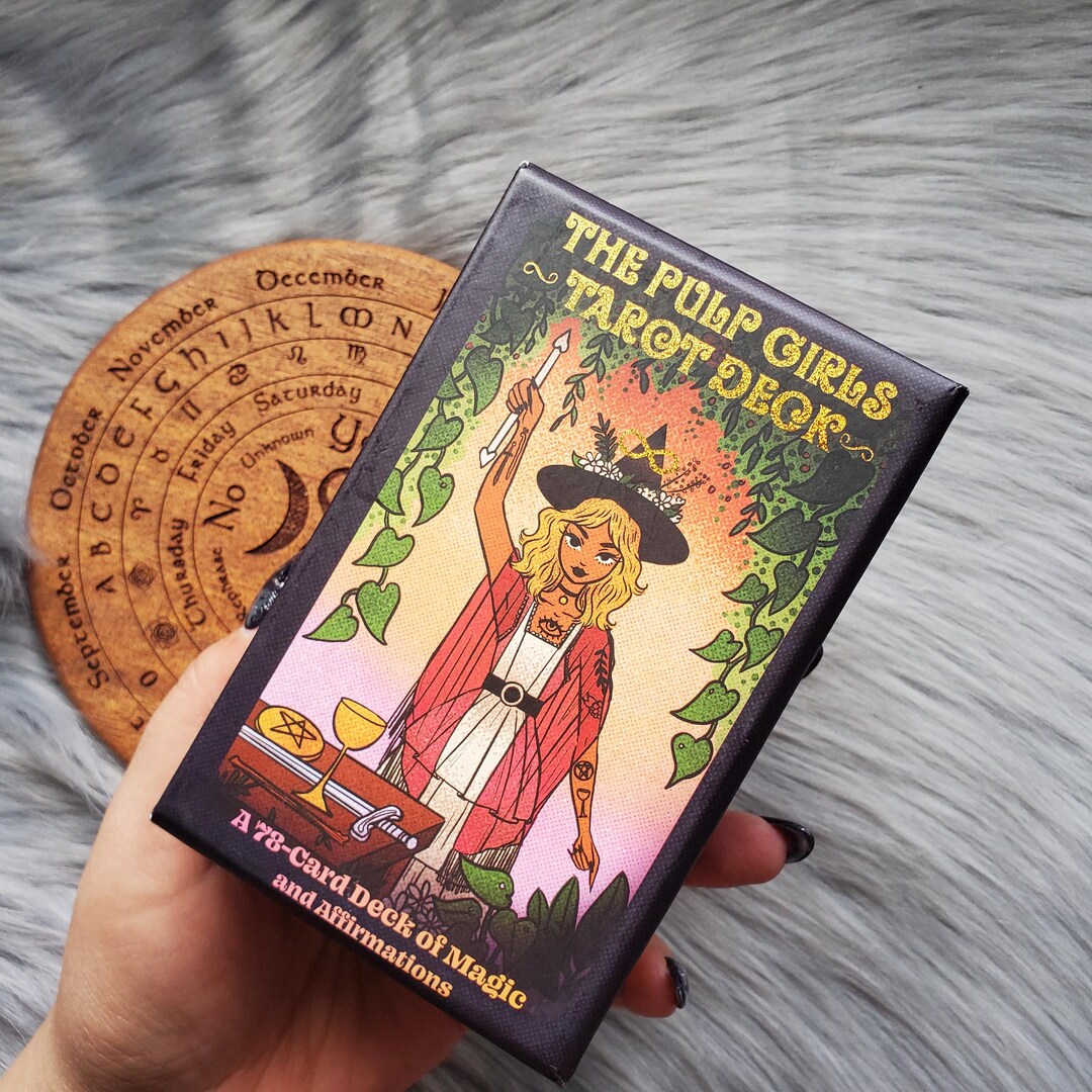 The Pulp Girls Tarot Deck, 78 Card Tarot Deck With Companion Guidebook ...