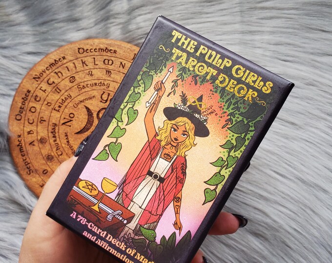 The Pulp Girls Tarot Deck, 78 Card Tarot Deck With Companion Guidebook ...