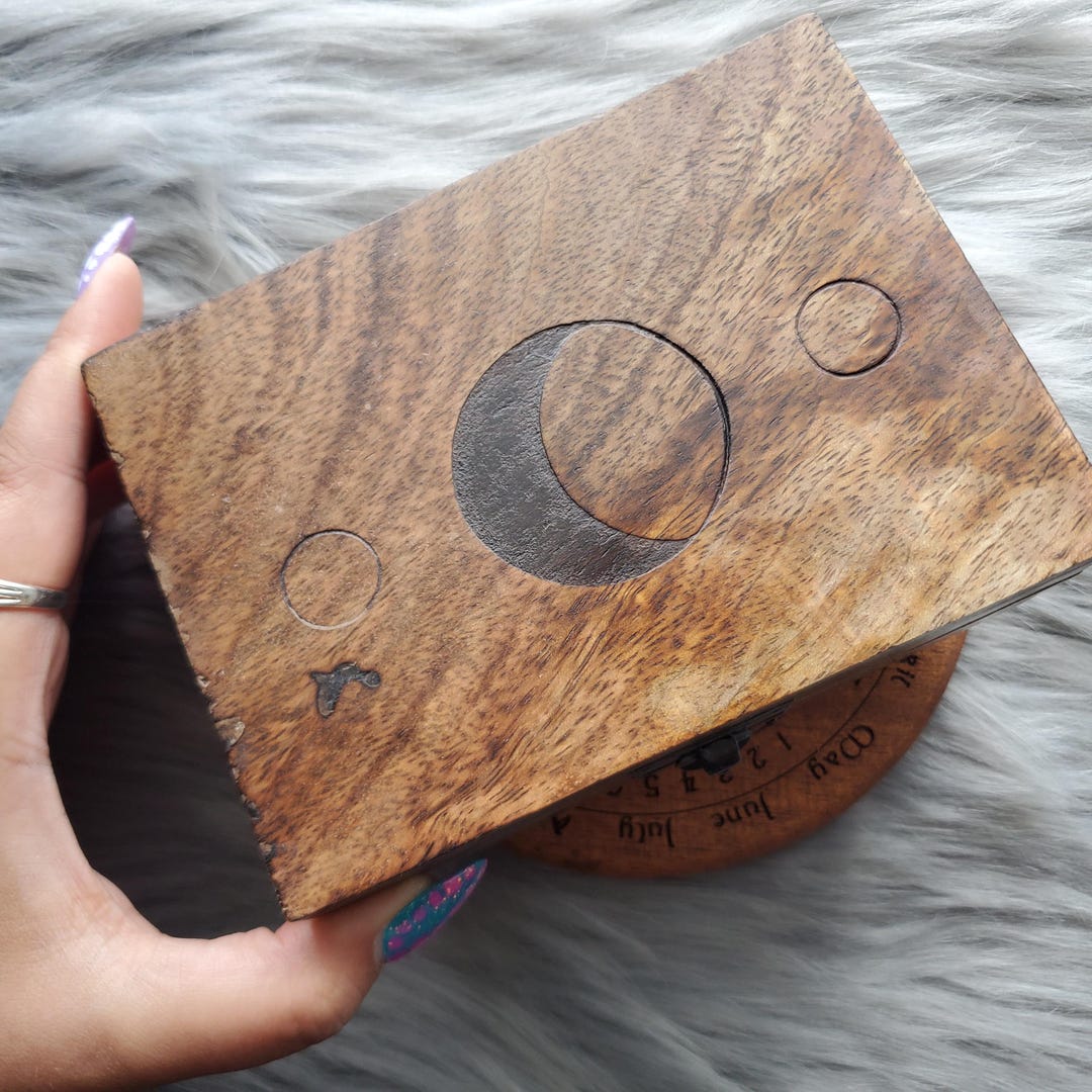 The Moon Deck by Aarona Ganesan, 44 Card Deck With Companion Guidebook ...