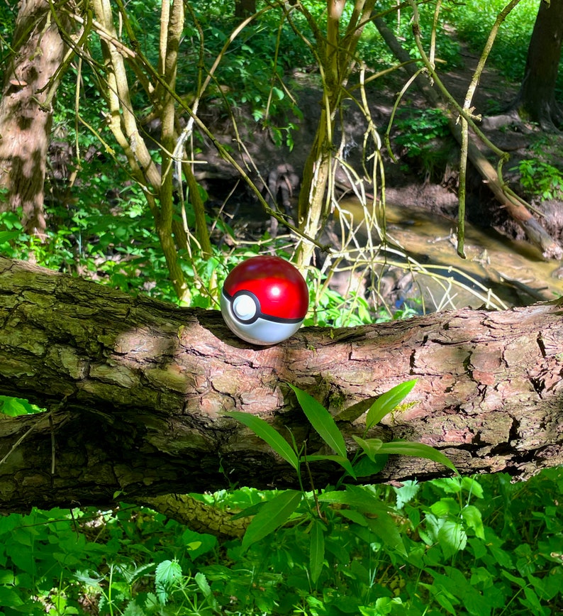 Pokesoul 2.0 - Pikachu - Real Life Pokeball Pokemon Replica - Light ...