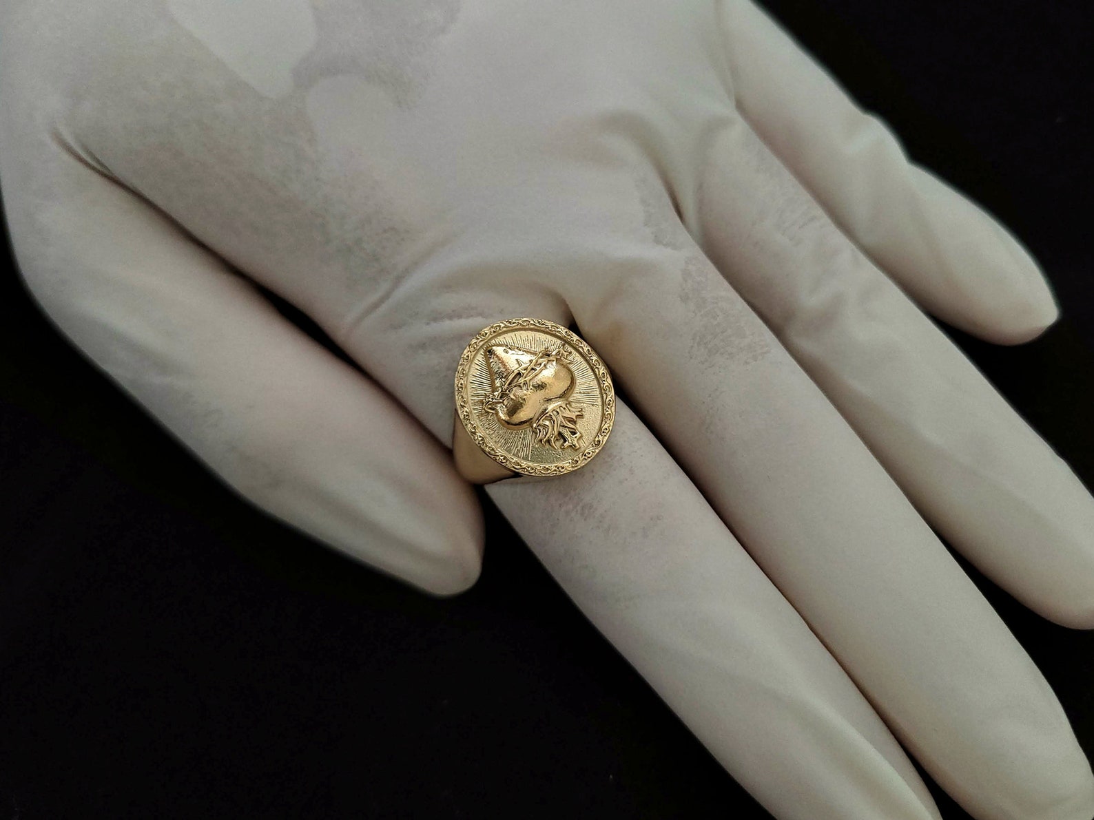 14k 18k Gold Sacred Heart of Jesus Ring Womens Mens Ring - Etsy