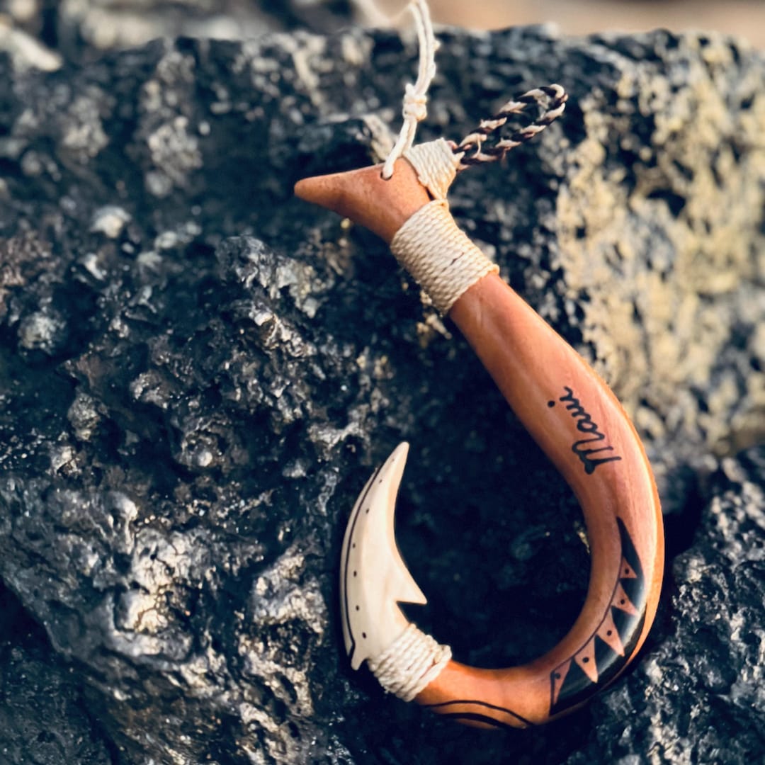 Da Hawaiian Store Hand-carved Wooden Makau Fish Hook With Maui Design ...