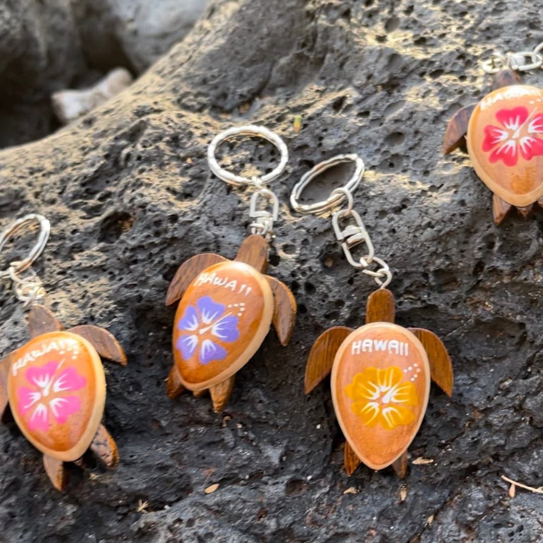 Da Hawaiian Store Wood Honu Turtle Key Chain With Handpainted Flower ...
