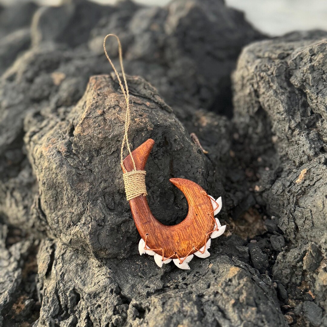 Hawaiian Store Hand-carved Replica Fish Hook Makau Shark Tooth ...