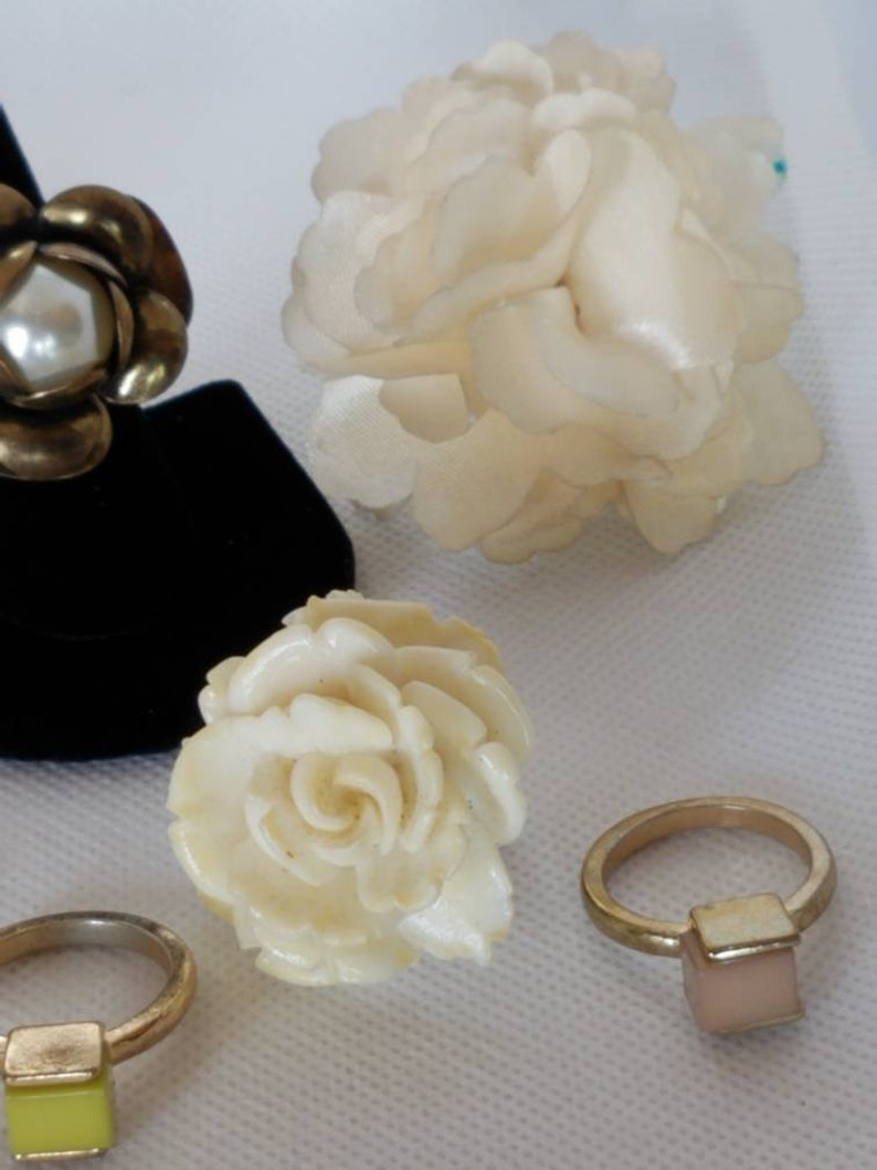 8 Vintage Rings Various Sizes Some Adjustable Stretch Chain Floral Art ...